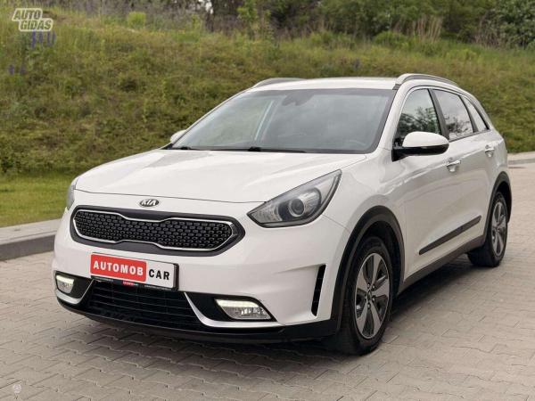 White Kia Niro 2019 in Vilnius, with an engine capacity of 1.60 L and mileage of 255 thousand km for 10350 €, photo 1 on AUTOMOTO.COM.LV