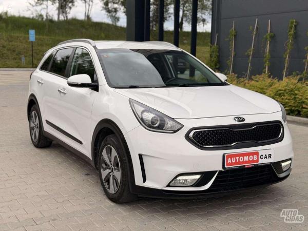 White Kia Niro 2019 in Vilnius, with an engine capacity of 1.60 L and mileage of 255 thousand km for 10350 €, photo 3 on AUTOMOTO.COM.LV