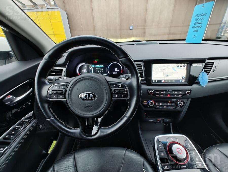 White Kia Niro 2019 in Riga, with an engine capacity of 0.00 L and mileage of 152 thousand km for 16093 €, photo 8 on AUTOMOTO.COM.LV