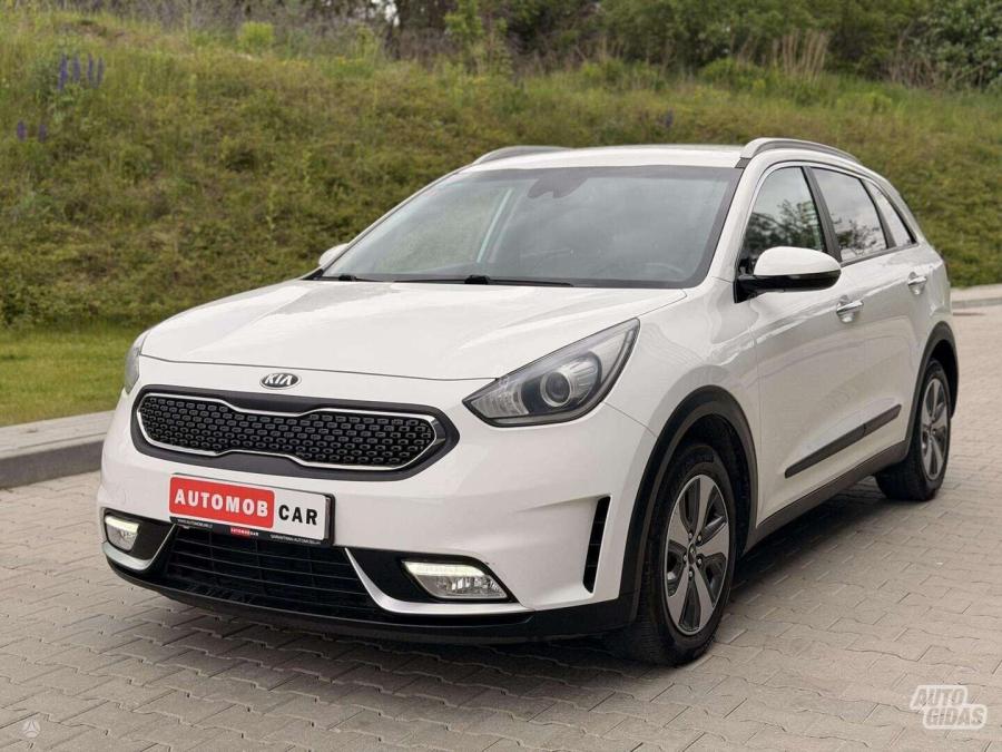 White Kia Niro 2019 in Vilnius, with an engine capacity of 1.60 L and mileage of 255 thousand km for 9250 €, photo 1 on AUTOMOTO.COM.LV