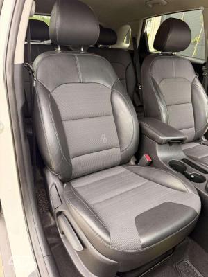 White Kia Niro 2019 in Vilnius, with an engine capacity of 1.60 L and mileage of 255 thousand km for 9250 €, photo 20 on AUTOMOTO.COM.LV