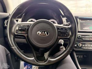 White Kia Niro 2019 in Vilnius, with an engine capacity of 1.60 L and mileage of 255 thousand km for 9250 €, photo 24 on AUTOMOTO.COM.LV
