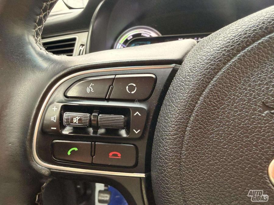 White Kia Niro 2019 in Vilnius, with an engine capacity of 1.60 L and mileage of 255 thousand km for 9250 €, photo 25 on AUTOMOTO.COM.LV
