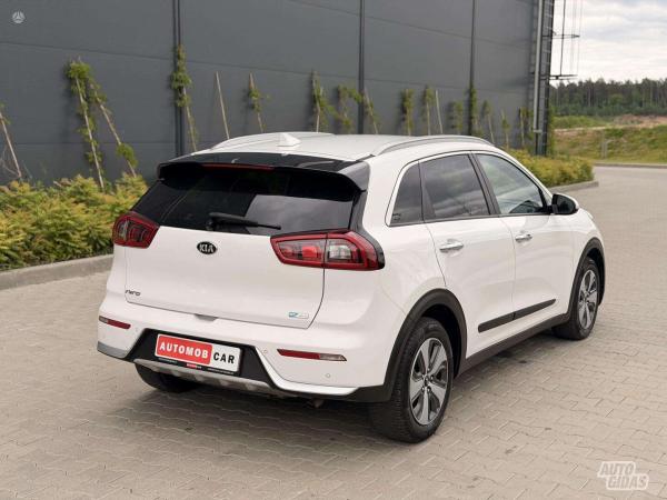 White Kia Niro 2019 in Vilnius, with an engine capacity of 1.60 L and mileage of 255 thousand km for 9250 €, photo 5 on AUTOMOTO.COM.LV