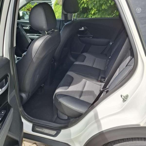 White Kia Niro 2019 in Vilnius, with an engine capacity of 1.60 L and mileage of 67 thousand km for 15800 €, photo 6 on AUTOMOTO.COM.LV
