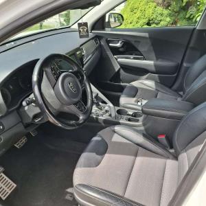 White Kia Niro 2019 in Vilnius, with an engine capacity of 1.60 L and mileage of 67 thousand km for 15800 €, photo 8 on AUTOMOTO.COM.LV