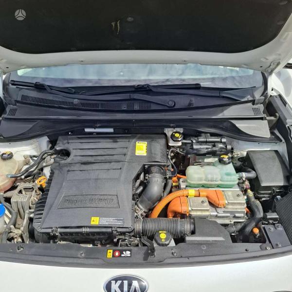 White Kia Niro 2019 in Vilnius, with an engine capacity of 1.60 L and mileage of 67 thousand km for 15800 €, photo 9 on AUTOMOTO.COM.LV