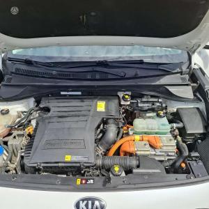 White Kia Niro 2019 in Vilnius, with an engine capacity of 1.60 L and mileage of 67 thousand km for 15800 €, photo 10 on AUTOMOTO.COM.LV