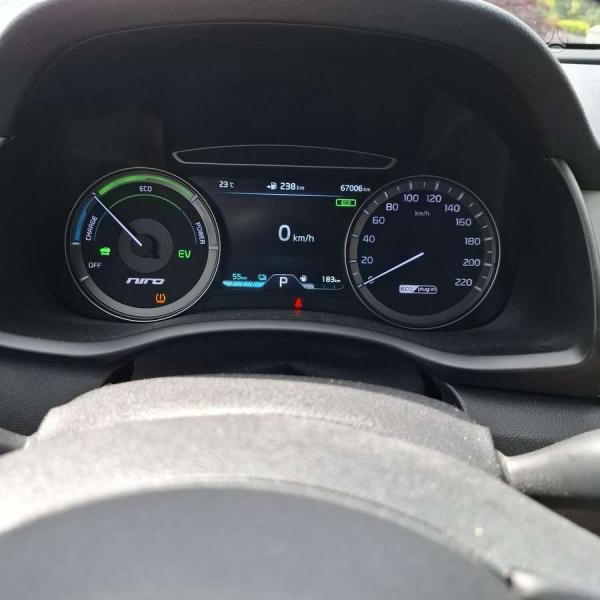 White Kia Niro 2019 in Vilnius, with an engine capacity of 1.60 L and mileage of 67 thousand km for 15800 €, photo 10 on AUTOMOTO.COM.LV