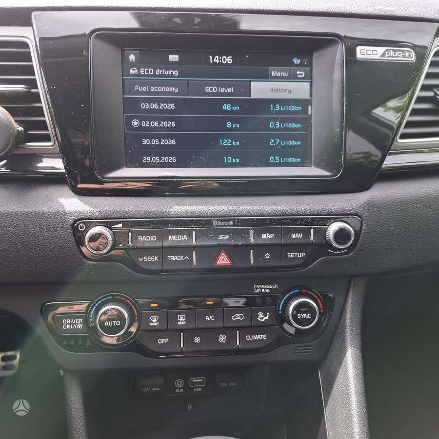 White Kia Niro 2019 in Vilnius, with an engine capacity of 1.60 L and mileage of 67 thousand km for 15800 €, photo 13 on AUTOMOTO.COM.LV