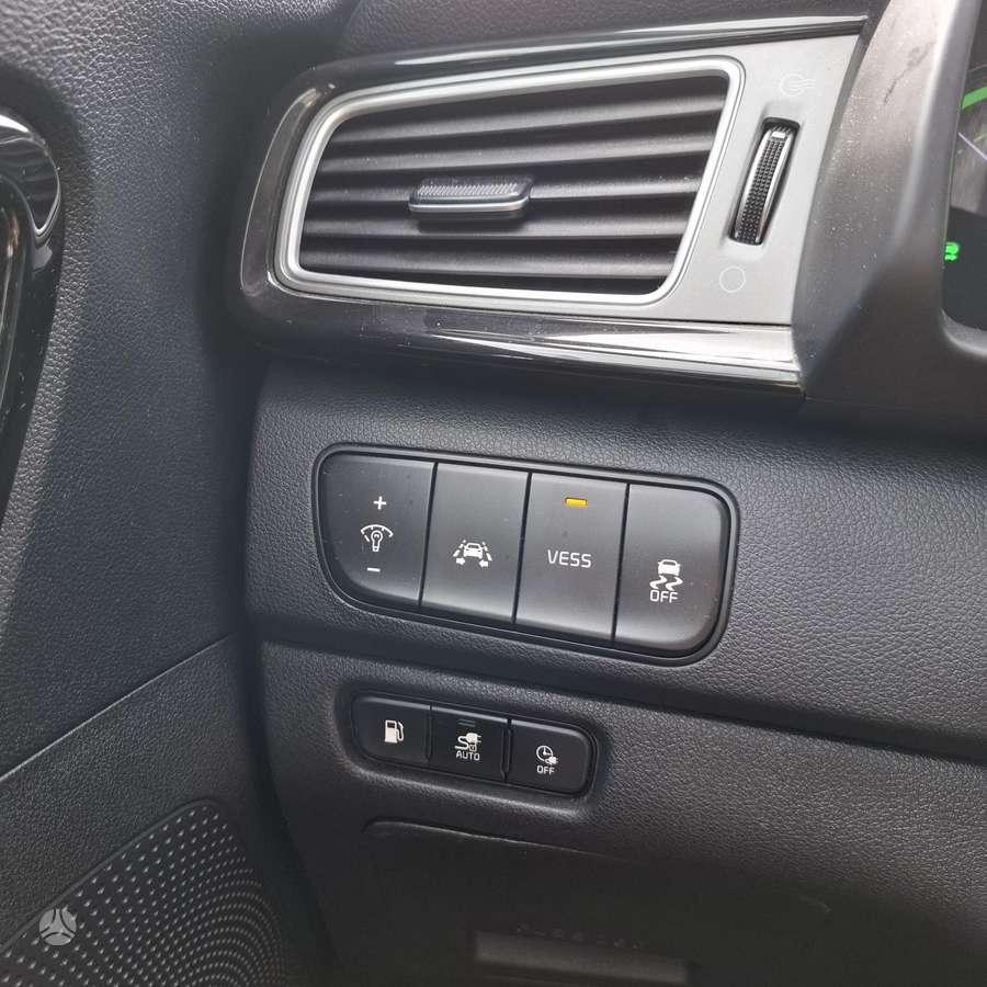White Kia Niro 2019 in Vilnius, with an engine capacity of 1.60 L and mileage of 67 thousand km for 15800 €, photo 14 on AUTOMOTO.COM.LV