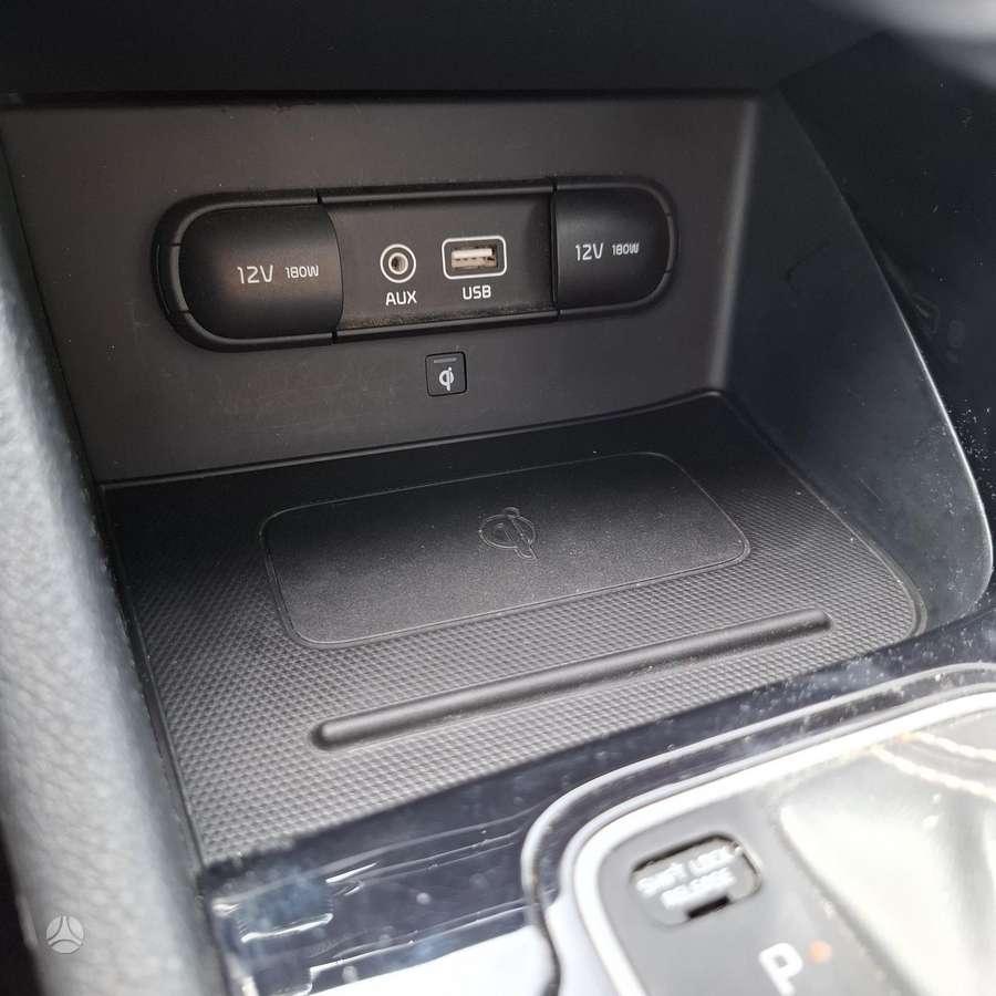 White Kia Niro 2019 in Vilnius, with an engine capacity of 1.60 L and mileage of 67 thousand km for 15800 €, photo 15 on AUTOMOTO.COM.LV