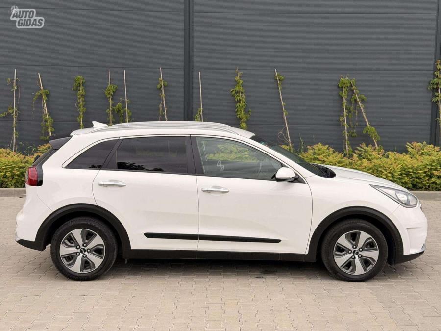 Белый Киа Niro 2019 в Вильнюс, объемом двигателя 1.60 л и пробегом 255 тыс. км за 9250 €, фото 5 на AUTOMOTO.COM.LV