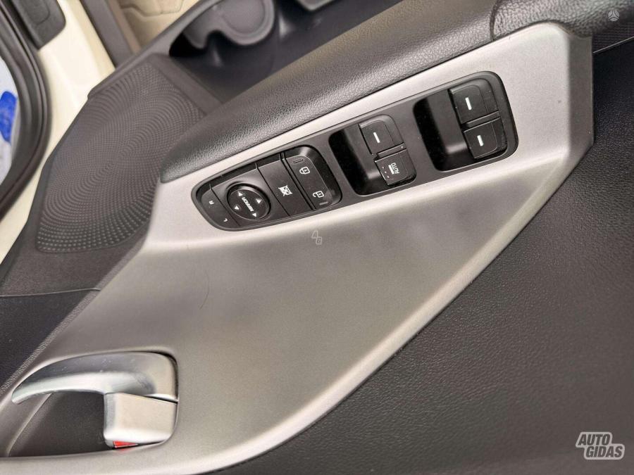Белый Киа Niro 2019 в Вильнюс, объемом двигателя 1.60 л и пробегом 255 тыс. км за 9250 €, фото 12 на AUTOMOTO.COM.LV