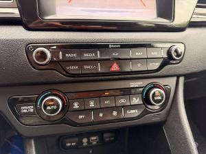 Белый Киа Niro 2019 в Вильнюс, объемом двигателя 1.58 л и пробегом 255 тыс. км за 9250 €, фото 22 на AUTOMOTO.COM.LV