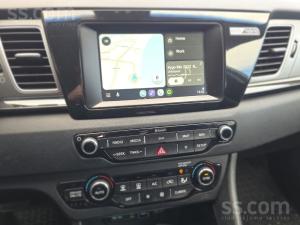 White Kia Niro 2019 in Riga, with an engine capacity of 1.60 L and mileage of 100 thousand km for 14950 €, photo 9 on AUTOMOTO.COM.LV