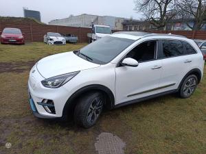 White Kia Niro 2020 in Marijampole, with an engine capacity of 0.00 L and mileage of 80 thousand km for 17399 €, photo 29 on AUTOMOTO.COM.LV