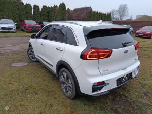 White Kia Niro 2020 in Marijampole, with an engine capacity of 0.00 L and mileage of 80 thousand km for 17399 €, photo 31 on AUTOMOTO.COM.LV