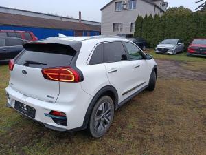 White Kia Niro 2020 in Marijampole, with an engine capacity of 0.00 L and mileage of 80 thousand km for 17399 €, photo 33 on AUTOMOTO.COM.LV
