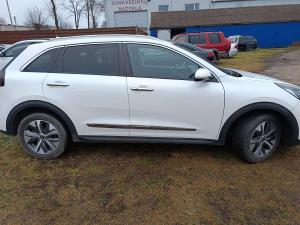 White Kia Niro 2020 in Marijampole, with an engine capacity of 0.00 L and mileage of 80 thousand km for 17399 €, photo 34 on AUTOMOTO.COM.LV
