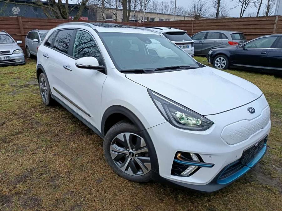 White Kia Niro 2020 in Marijampole, with an engine capacity of 0.00 L and mileage of 80 thousand km for 17399 €, photo 35 on AUTOMOTO.COM.LV