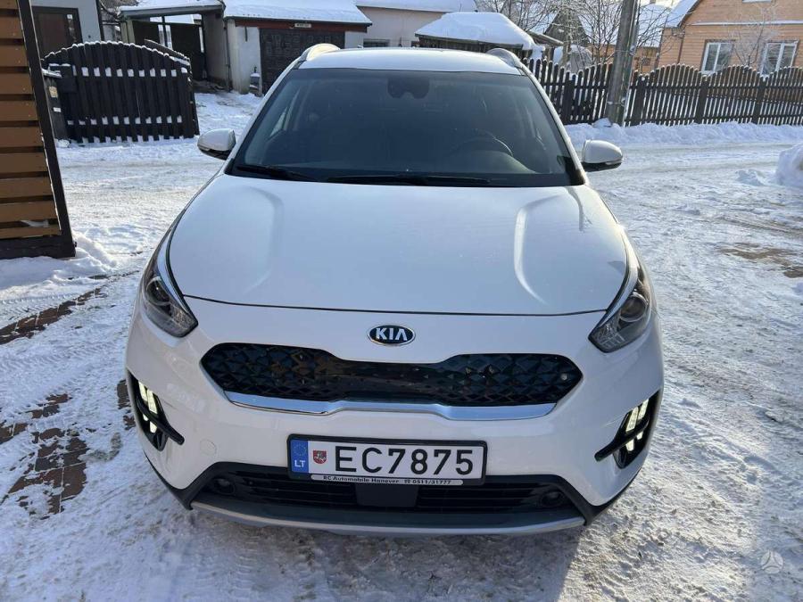 White Kia Niro 2020 in Siauliai, with an engine capacity of 1.58 L and mileage of 36 thousand km for 17900 €, photo 2 on AUTOMOTO.COM.LV