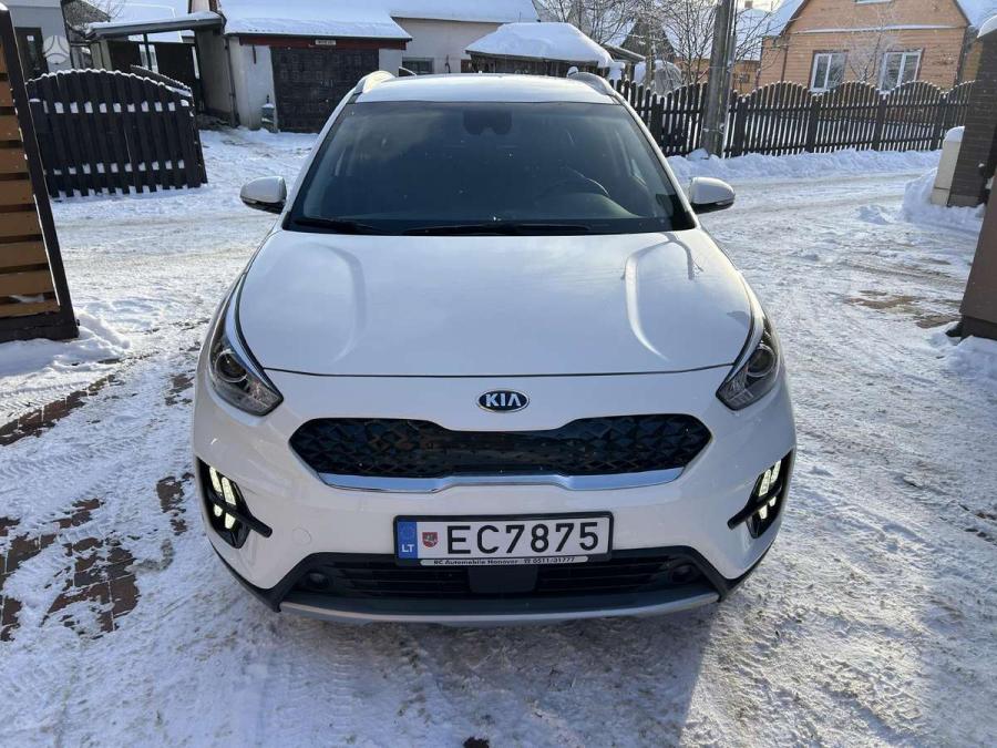 White Kia Niro 2020 in Siauliai, with an engine capacity of 1.58 L and mileage of 36 thousand km for 17900 €, photo 19 on AUTOMOTO.COM.LV