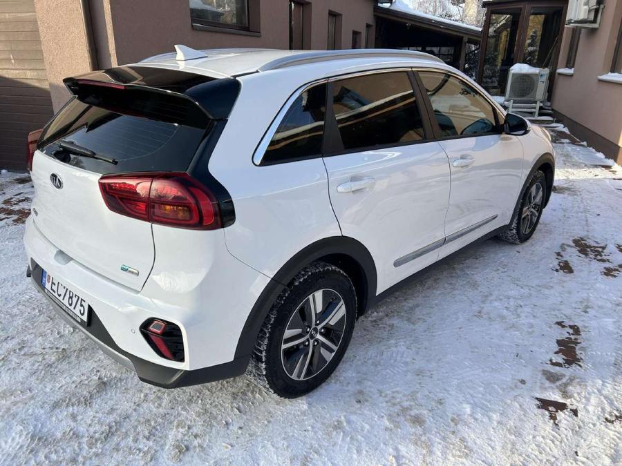 White Kia Niro 2020 in Siauliai, with an engine capacity of 1.58 L and mileage of 36 thousand km for 17900 €, photo 20 on AUTOMOTO.COM.LV
