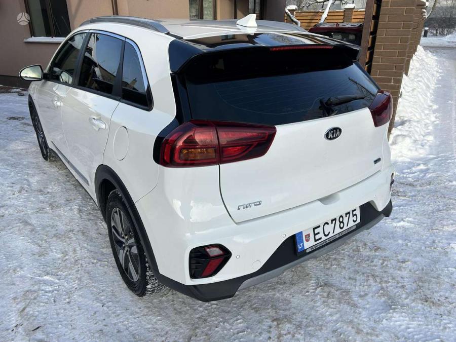 White Kia Niro 2020 in Siauliai, with an engine capacity of 1.58 L and mileage of 36 thousand km for 17900 €, photo 25 on AUTOMOTO.COM.LV