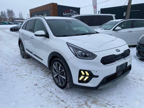 White Kia Niro 2020 in Panevezys, with an engine capacity of 1.59 L and mileage of 340 thousand km for 9300 €, photo 1 on AUTOMOTO.COM.LV