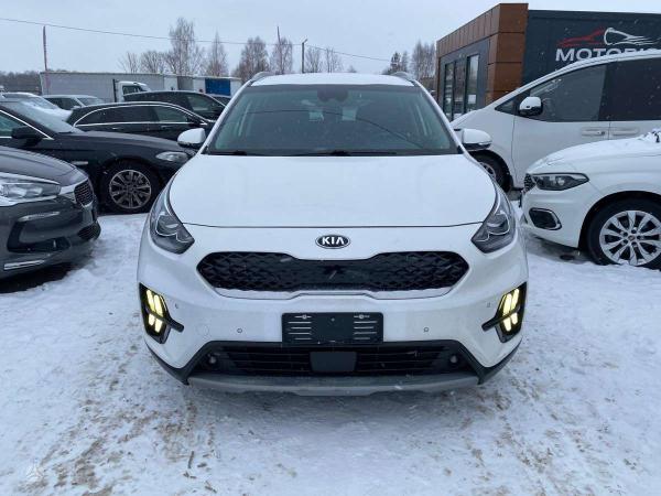 White Kia Niro 2020 in Panevezys, with an engine capacity of 1.59 L and mileage of 340 thousand km for 9300 €, photo 3 on AUTOMOTO.COM.LV
