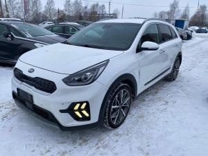 White Kia Niro 2020 in Panevezys, with an engine capacity of 1.59 L and mileage of 340 thousand km for 9300 €, photo 2 on AUTOMOTO.COM.LV
