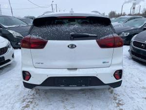 White Kia Niro 2020 in Panevezys, with an engine capacity of 1.59 L and mileage of 340 thousand km for 9300 €, photo 6 on AUTOMOTO.COM.LV