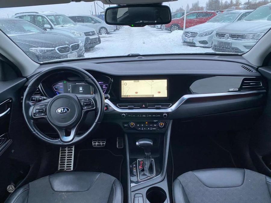 White Kia Niro 2020 in Panevezys, with an engine capacity of 1.59 L and mileage of 340 thousand km for 9300 €, photo 17 on AUTOMOTO.COM.LV