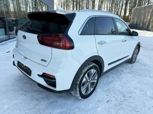 White Kia Niro 2020 in Kaunas, with an engine capacity of 0.00 L and mileage of 180 thousand km for 15700 €, photo 3 on AUTOMOTO.COM.LV