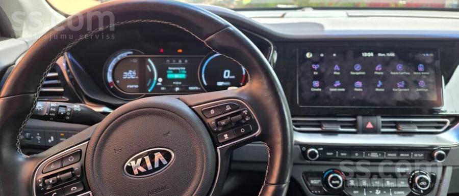 White Kia Niro 2020 in Riga, with an engine capacity of 1.60 L and mileage of 105 thousand km for 20500 €, photo 6 on AUTOMOTO.COM.LV
