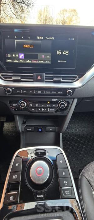 White Kia Niro 2020 in Riga, with an engine capacity of 1.60 L and mileage of 105 thousand km for 20500 €, photo 9 on AUTOMOTO.COM.LV