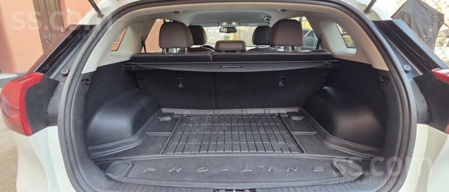 White Kia Niro 2020 in Riga, with an engine capacity of 1.60 L and mileage of 105 thousand km for 20500 €, photo 11 on AUTOMOTO.COM.LV