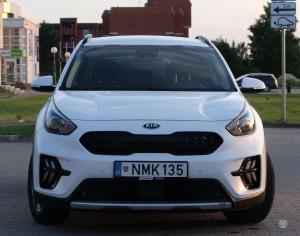 White Kia Niro 2020 in Pasvalys, with an engine capacity of 1.58 L and mileage of 163 thousand km for 13700 €, photo  on AUTOMOTO.COM.LV