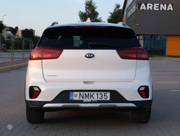 White Kia Niro 2020 in Pasvalys, with an engine capacity of 1.58 L and mileage of 163 thousand km for 13700 €, photo 3 on AUTOMOTO.COM.LV