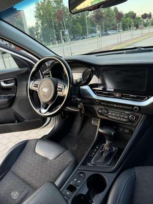 Balts Kia Niro 2020 Pasvalys, ar dzinēja tilpumu 1.58 L un nobraukumu 163 tūkst. km par 13700 €, foto 8 vietnē AUTOMOTO.COM.LV