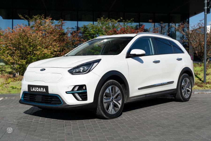 White Kia Niro 2020 in Vilnius, with an engine capacity of 0.00 L and mileage of 120 thousand km for 14500 €, photo 1 on AUTOMOTO.COM.LV