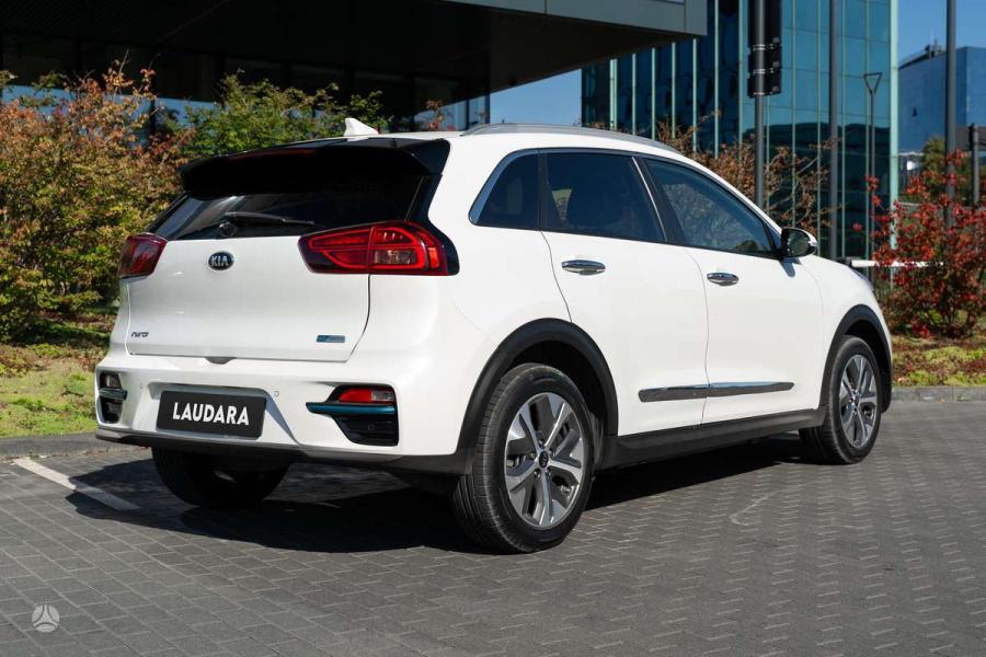 White Kia Niro 2020 in Vilnius, with an engine capacity of 0.00 L and mileage of 120 thousand km for 14500 €, photo 7 on AUTOMOTO.COM.LV