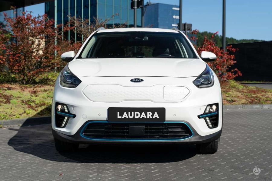White Kia Niro 2020 in Vilnius, with an engine capacity of 0.00 L and mileage of 120 thousand km for 14500 €, photo 10 on AUTOMOTO.COM.LV