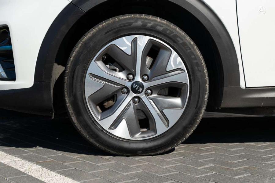 White Kia Niro 2020 in Vilnius, with an engine capacity of 0.00 L and mileage of 120 thousand km for 14500 €, photo 12 on AUTOMOTO.COM.LV