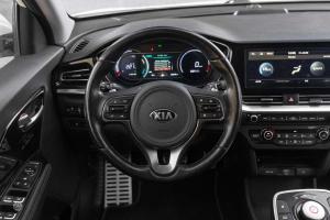 White Kia Niro 2020 in Vilnius, with an engine capacity of 0.00 L and mileage of 120 thousand km for 14500 €, photo 17 on AUTOMOTO.COM.LV