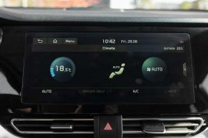 White Kia Niro 2020 in Vilnius, with an engine capacity of 0.00 L and mileage of 120 thousand km for 14500 €, photo 25 on AUTOMOTO.COM.LV