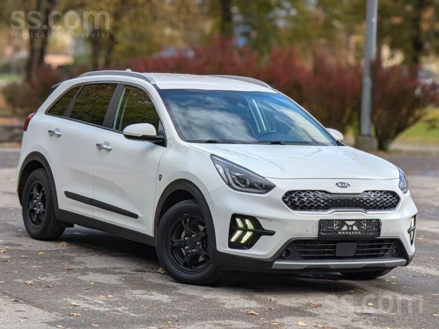 White Kia Niro 2020 in Jurmala, with an engine capacity of 1.60 L and mileage of 0 thousand km for 13850 €, photo 1 on AUTOMOTO.COM.LV
