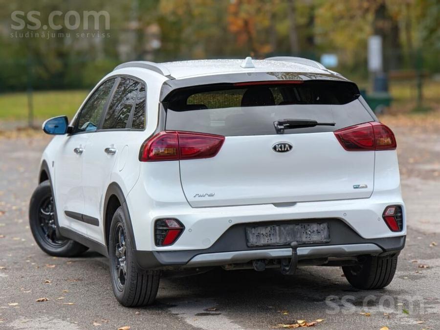 White Kia Niro 2020 in Jurmala, with an engine capacity of 1.60 L and mileage of 0 thousand km for 13850 €, photo 6 on AUTOMOTO.COM.LV