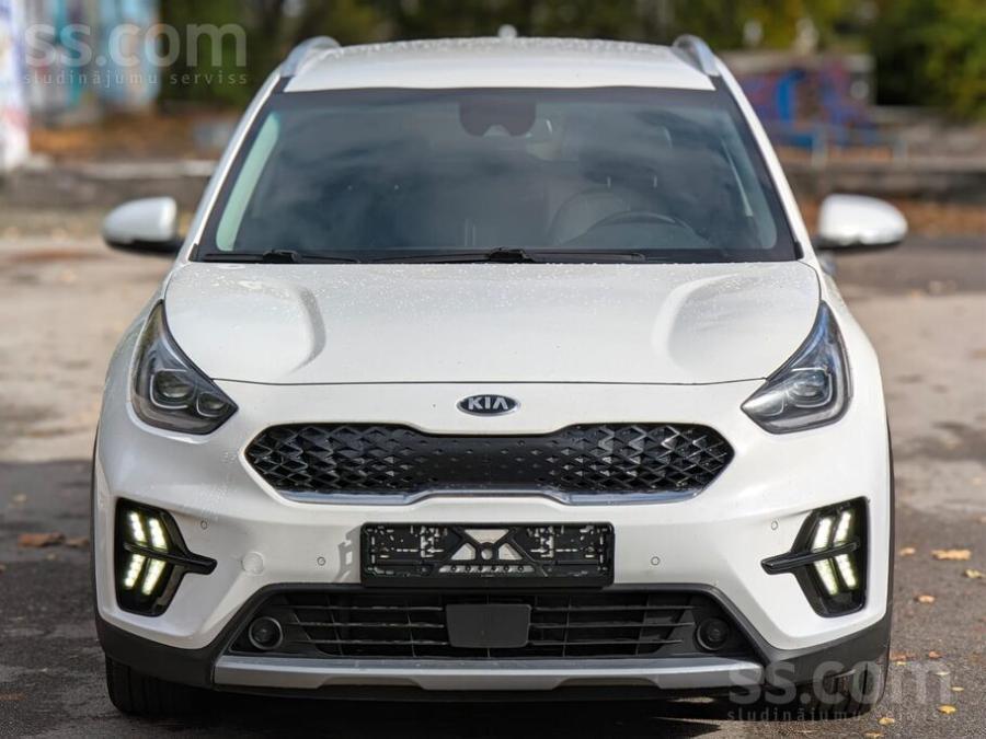 White Kia Niro 2020 in Jurmala, with an engine capacity of 1.60 L and mileage of 0 thousand km for 13850 €, photo 10 on AUTOMOTO.COM.LV